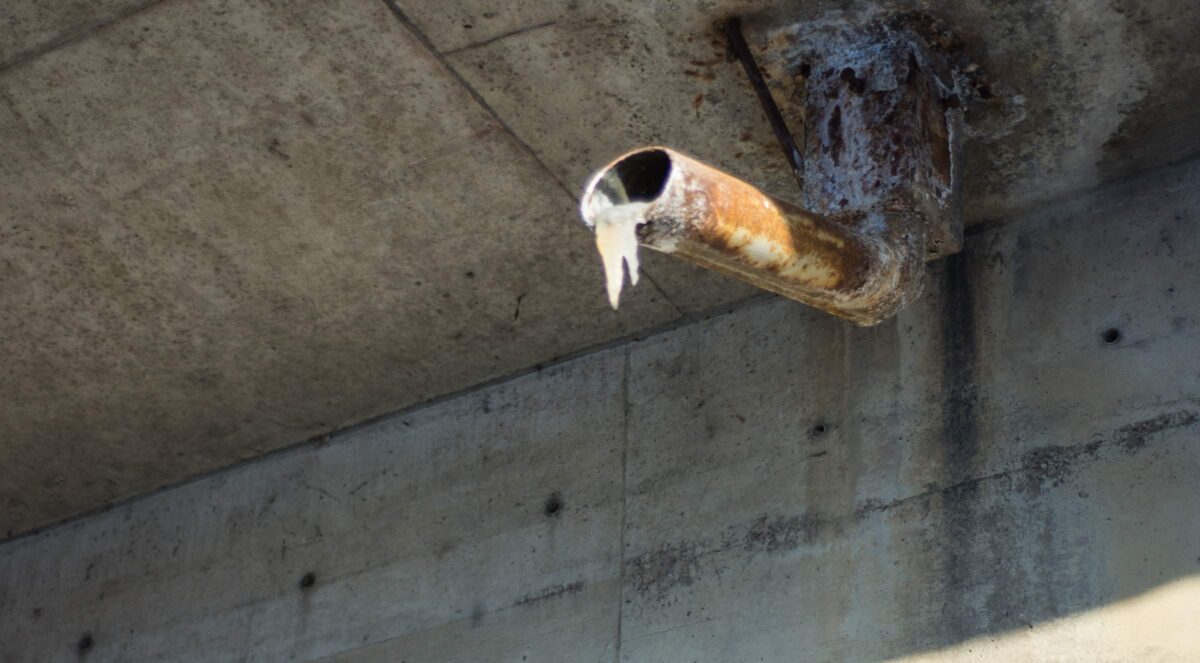 What To Do When Your Water Pipes Freeze or Burst